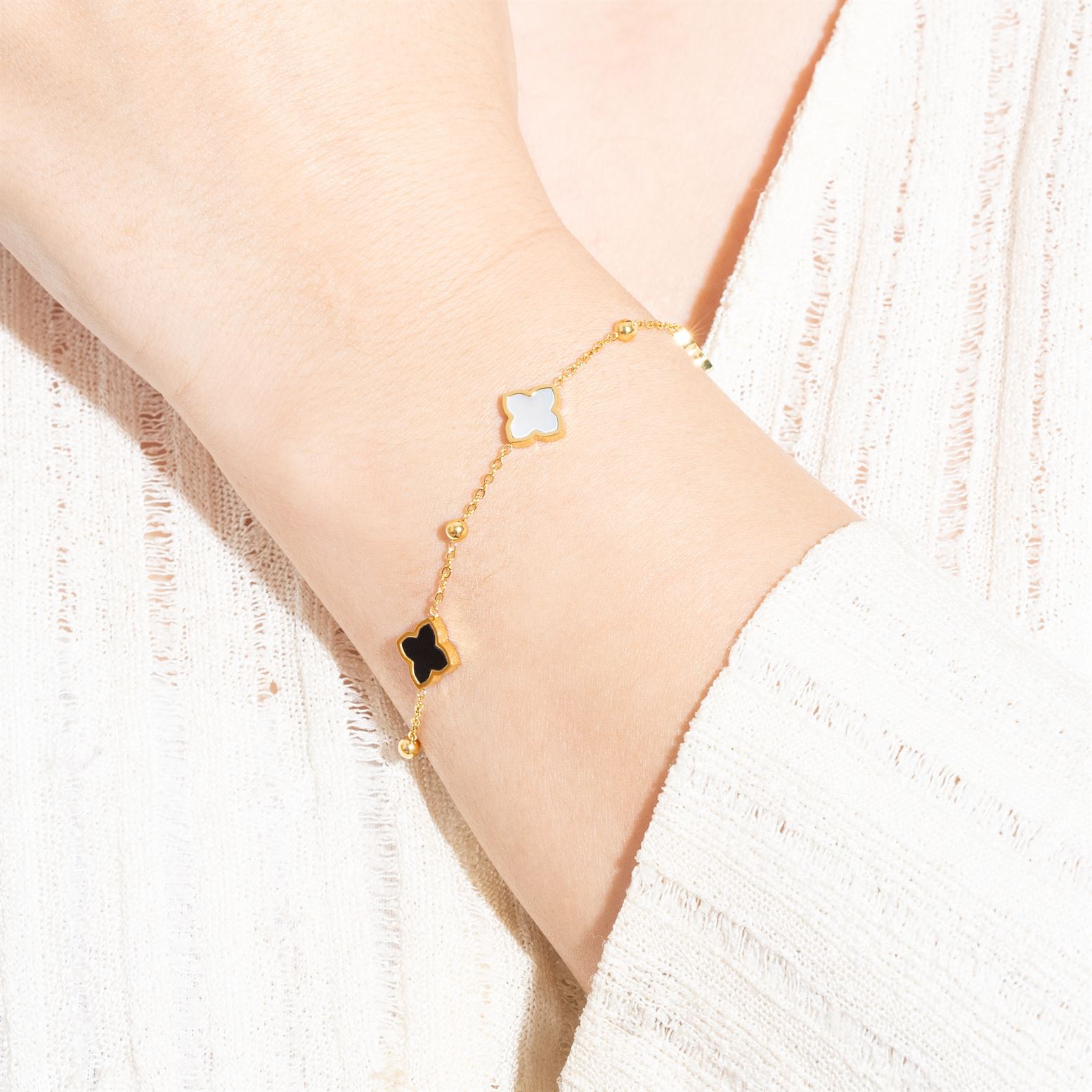 Alt Black & Pearl Flowers w Beads Bracelet