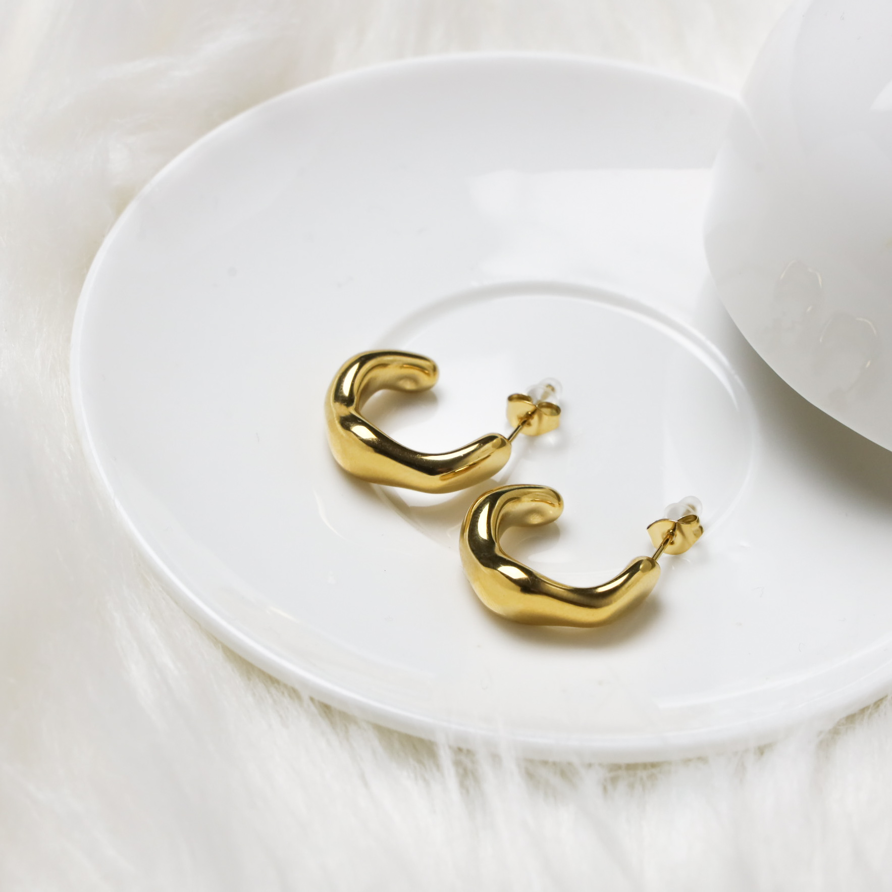 Dome figure cuff Earring