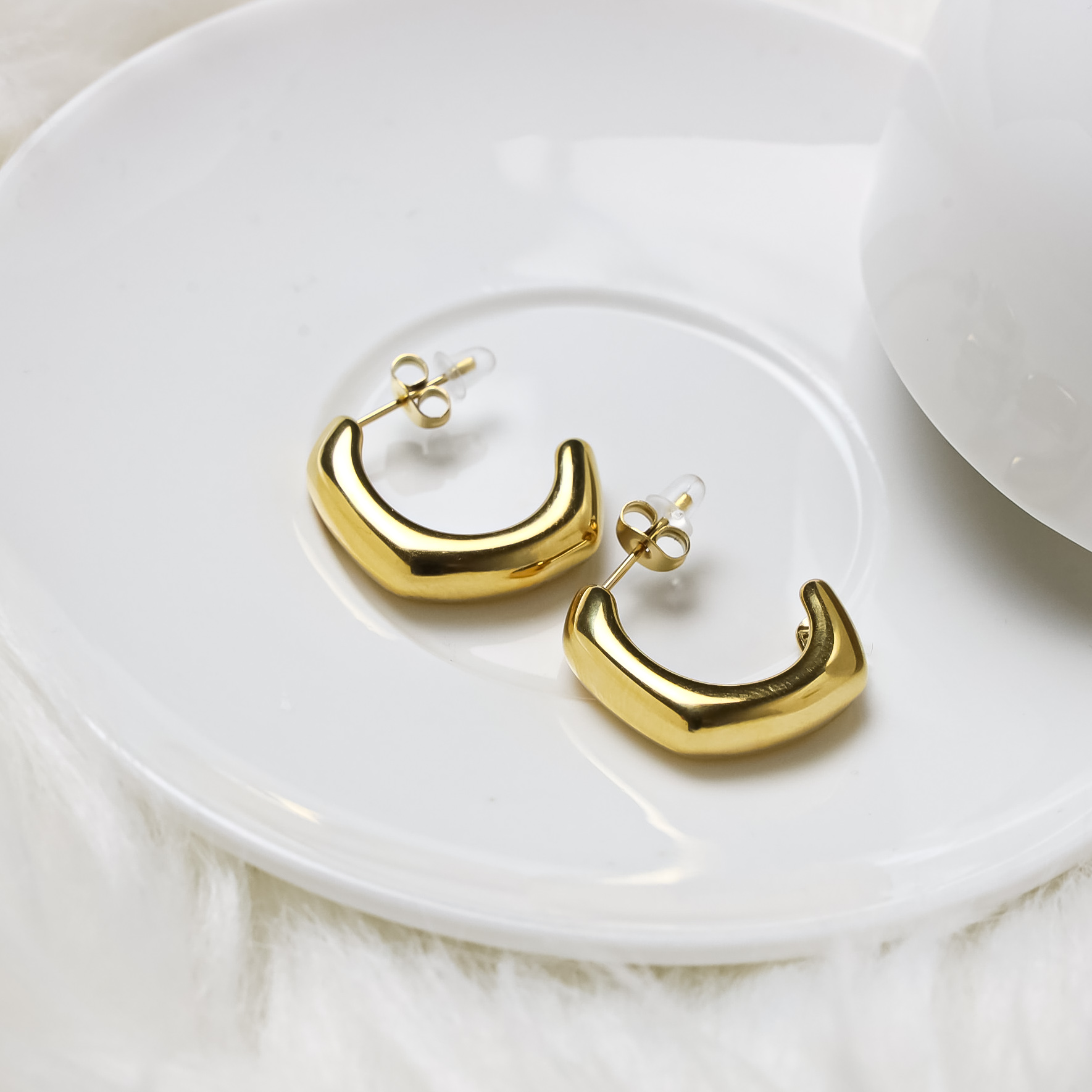 Dome Figure cuff earring
